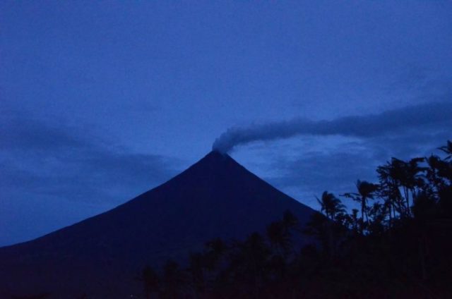 Mayon Volcano – Lava flow News from the Philippines