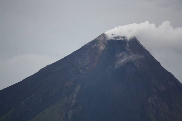 Mayon Volcano – Lava flow News from the Philippines