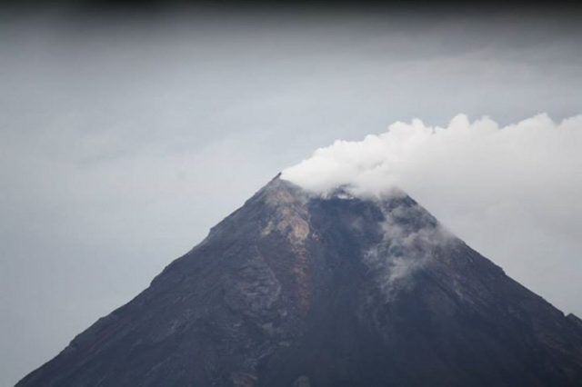 Mayon Volcano – Lava flow News from the Philippines